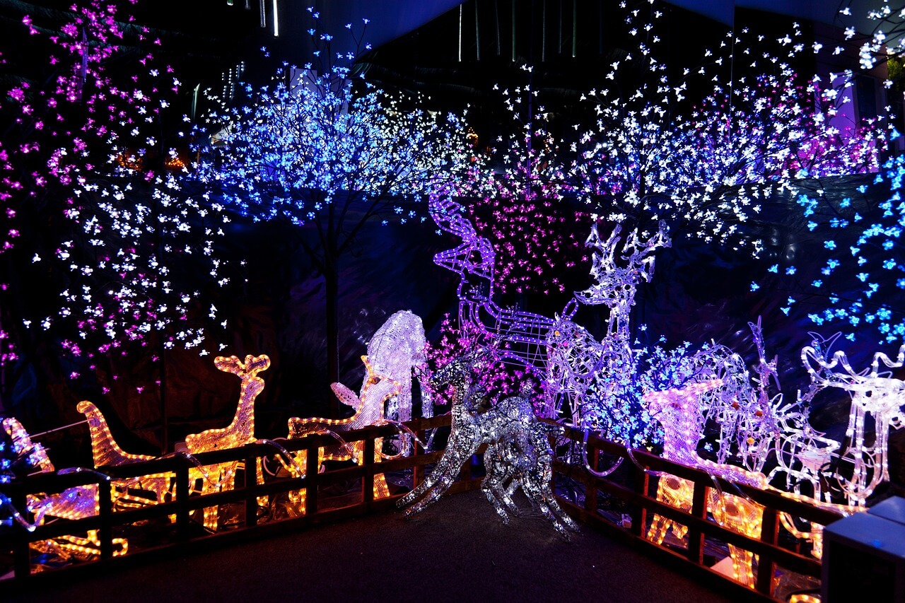 Light Pole Decorations