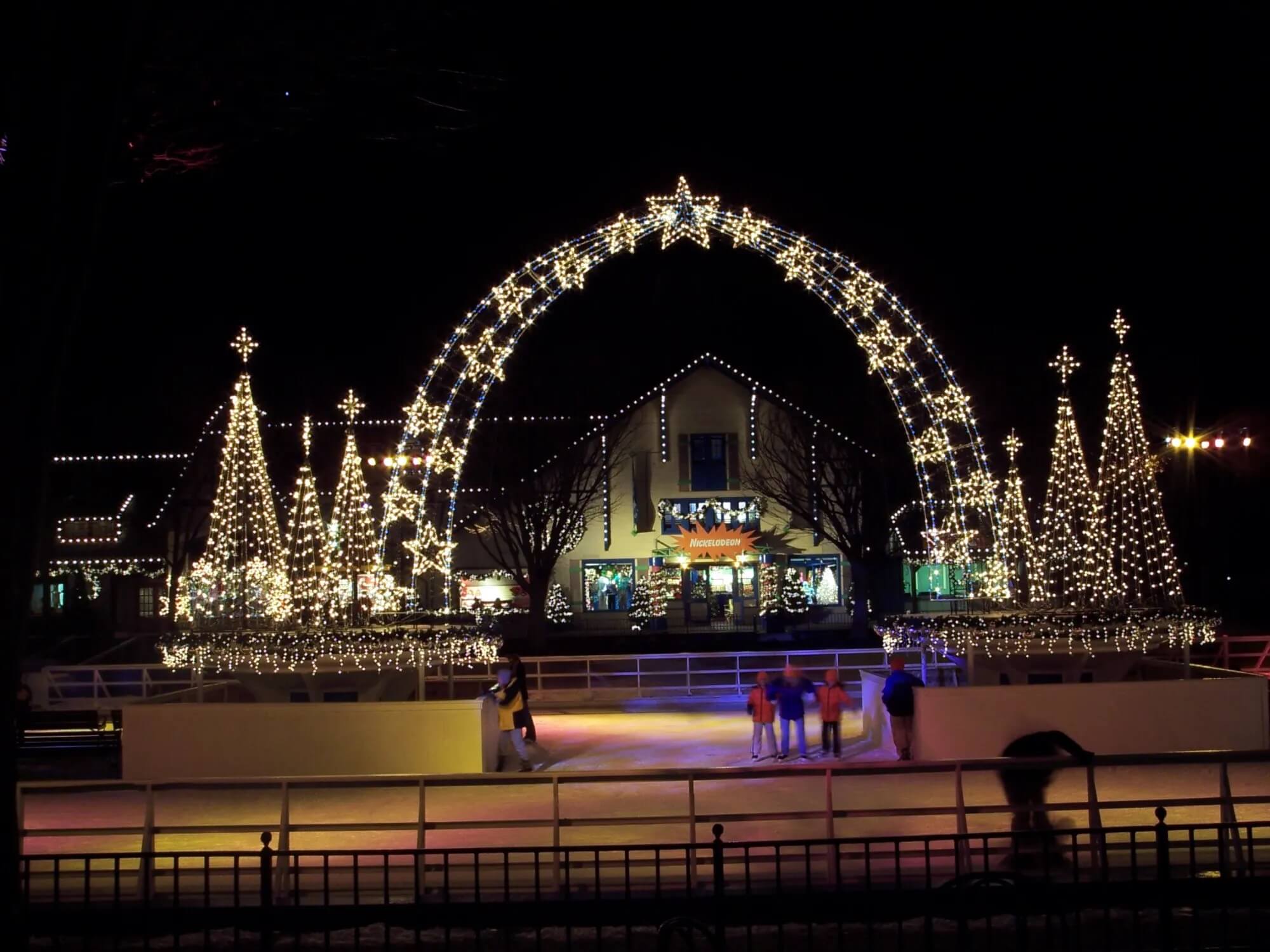 Tips For Preparing To Set Up Your City's Holiday Decorations ...